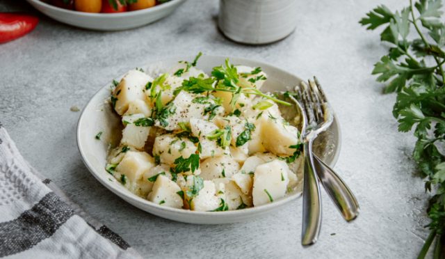 Boiled Potatoes with Butter and Parsley • Sandra's Easy Cooking
