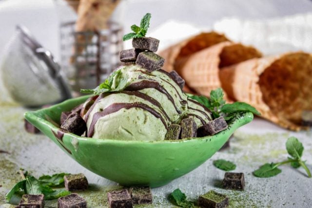 Matcha Ice Cream with Dark Chocolate • Sandra's Easy Cooking